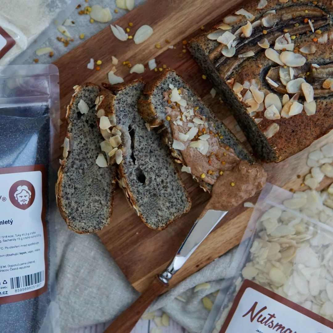 Makový banana bread s mandlemi – Zdravý recept od Nutsman | Fitness pečení